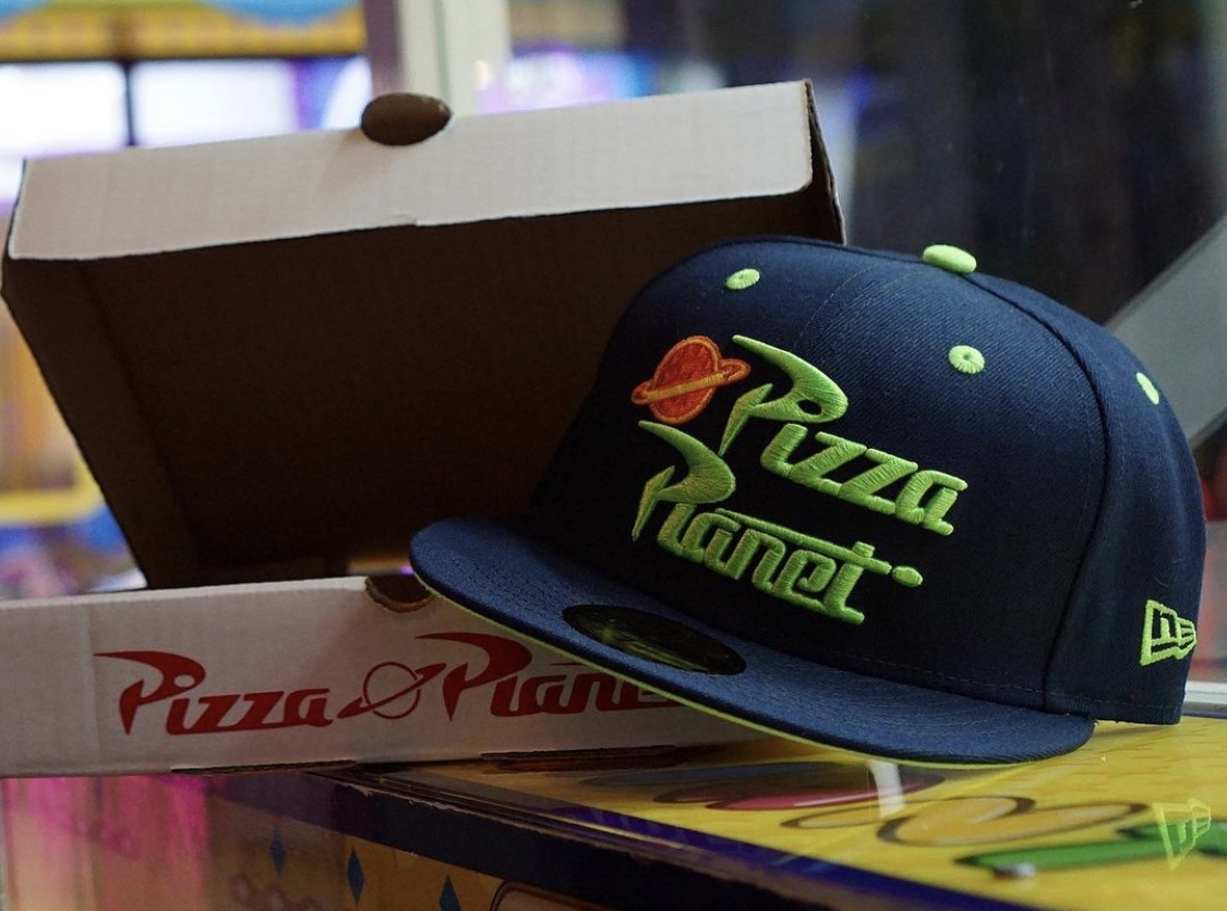 New Era x Disney/Pixar – Pizza Planet – 59Fifty – Capaddicts ...